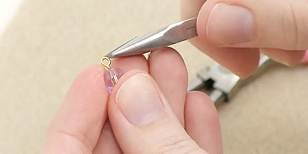 How to Create a Simple Wire Loop — Beadaholique