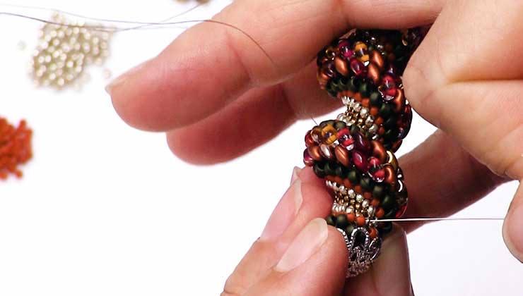 How to Do Cellini Spiral Stitch Using Two Hole Beads — Beadaholique