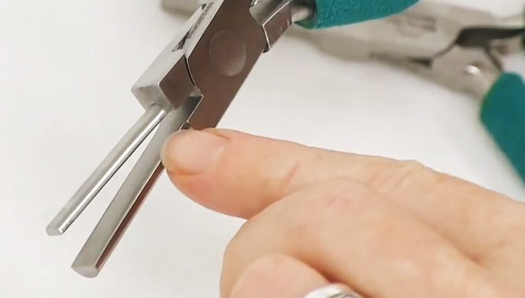 How to Use Wubbers Half Round Pliers — Beadaholique