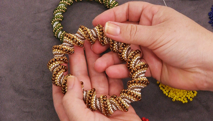 How to Do a Cellini Spiral in Bead Weaving — Beadaholique