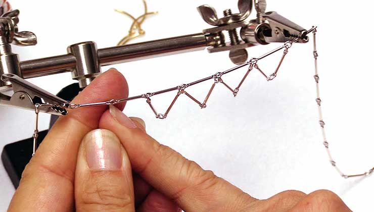 How to Use the Third Hand Tool to Make Jewelry with Bar Chain ...
